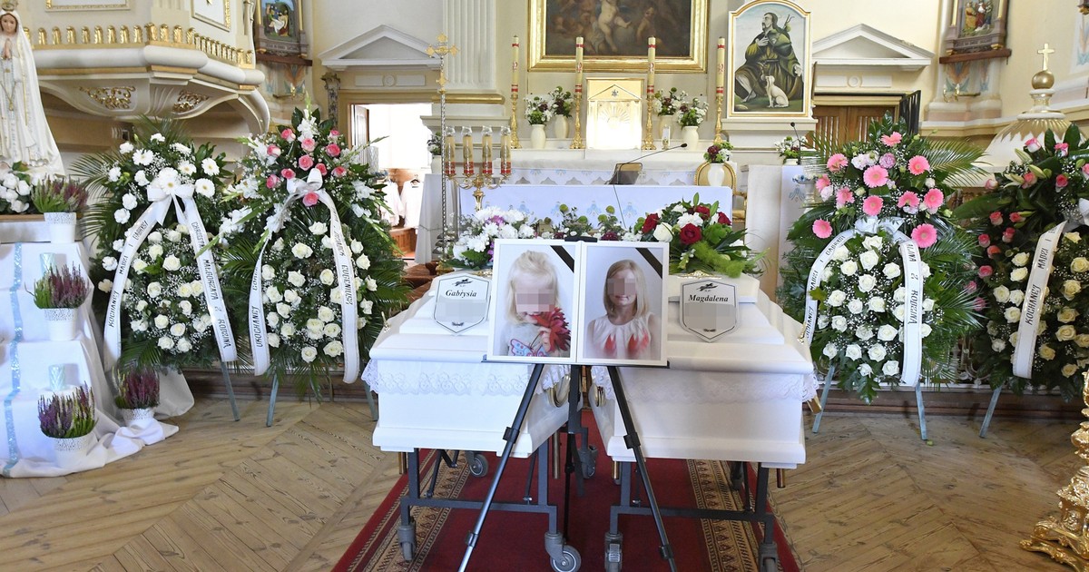 Pułtusk. Pogrzeb Magdaleny i Gabrysi, które utonęły w Narwi