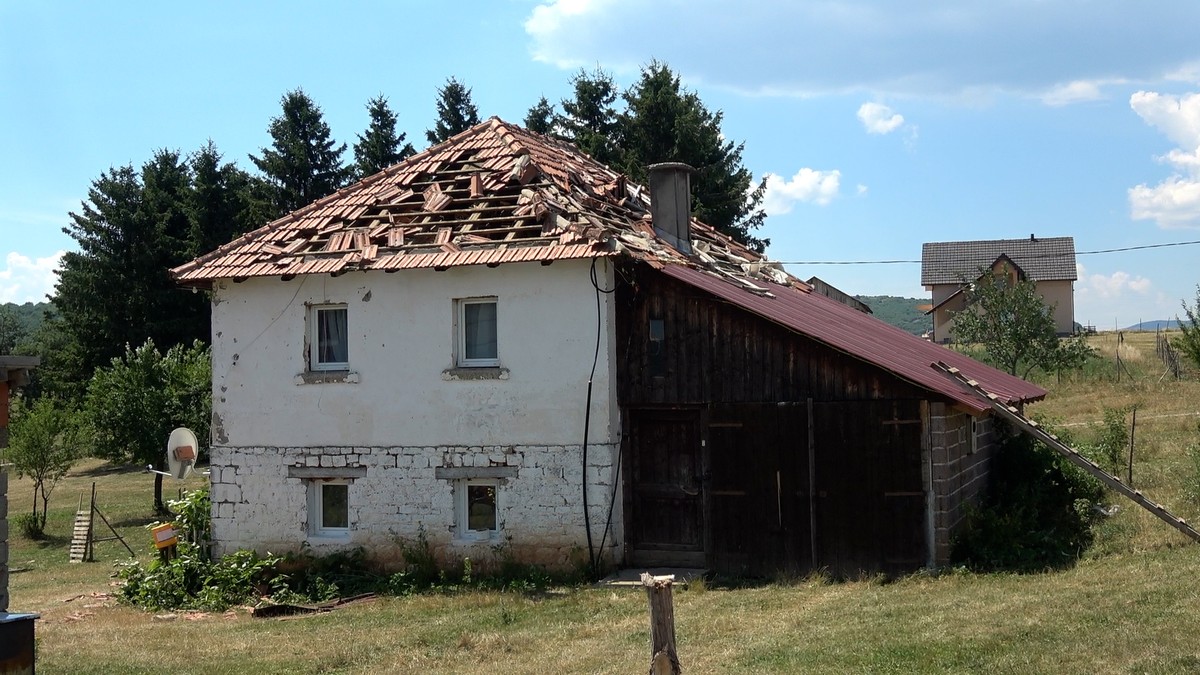 Pustinjski đavo ostavio apokaliptične scene u Sjenici: Crepovi leteli ...
