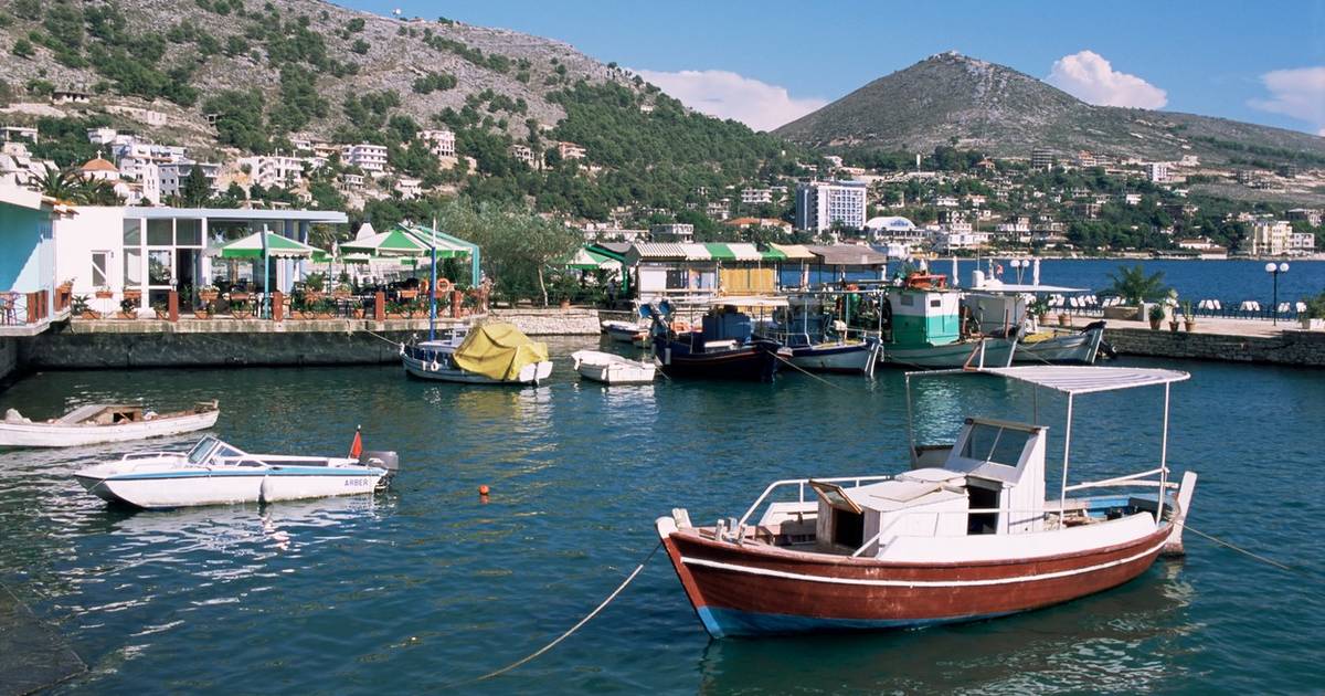 Srbi ni ove godine ne odustaju od letovanja u Albaniji i kažu da je ovo ... Srbi ni ove godine ne odustaju od letovanja u Albaniji i kažu da je ovo ...