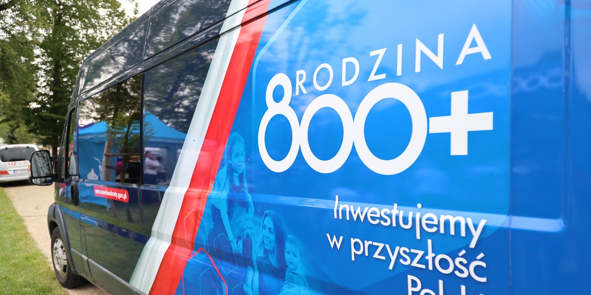 Nowy okres 800 plus od czerwca. Część rodziców straci połowę świadczenia