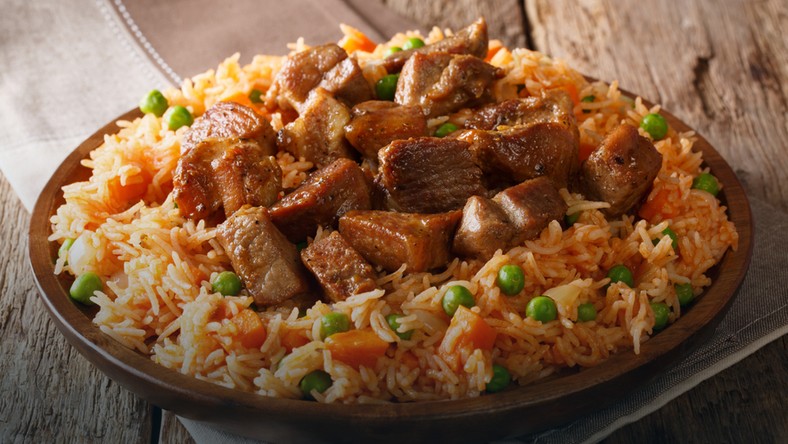 Pilaw z kaszą, warzywami i mięsem - przepis - Onet Gotowanie