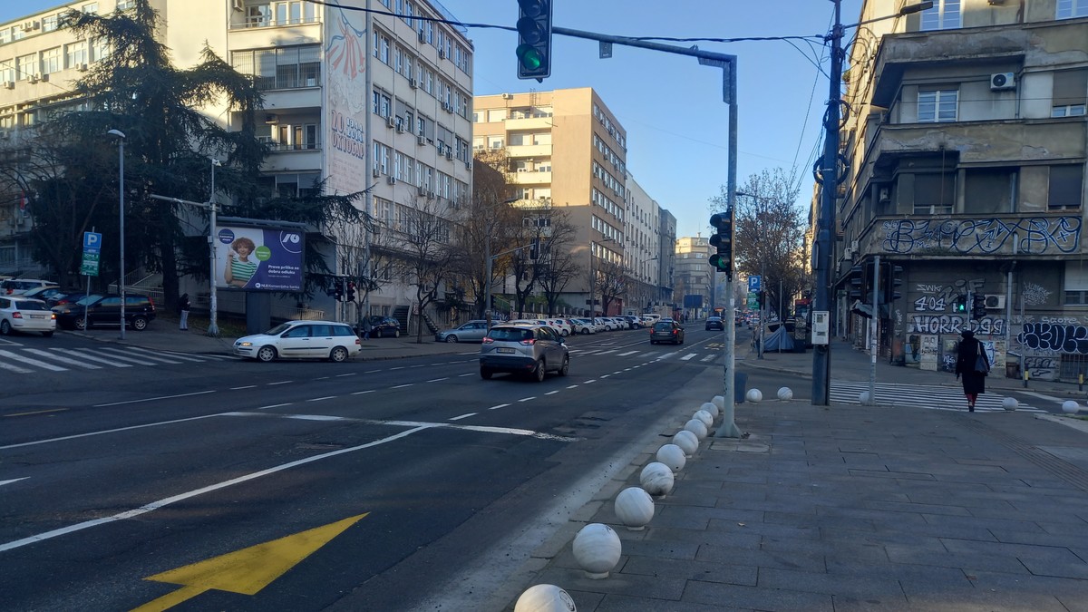 Puste ulice, prazni autobusi: Bez gužvi ovog jutra, Srbi slave Svetog ...