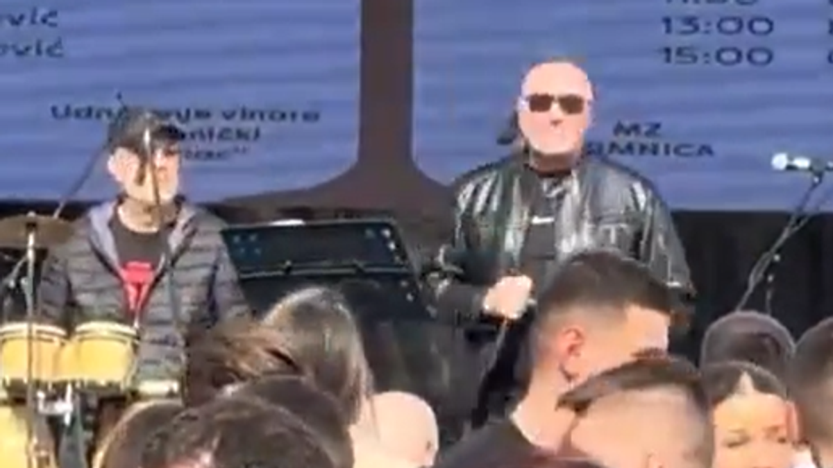 Hit snimak sa Knezovog nastupa: Prekinuo da peva, a ovome se nije nadao - Blic