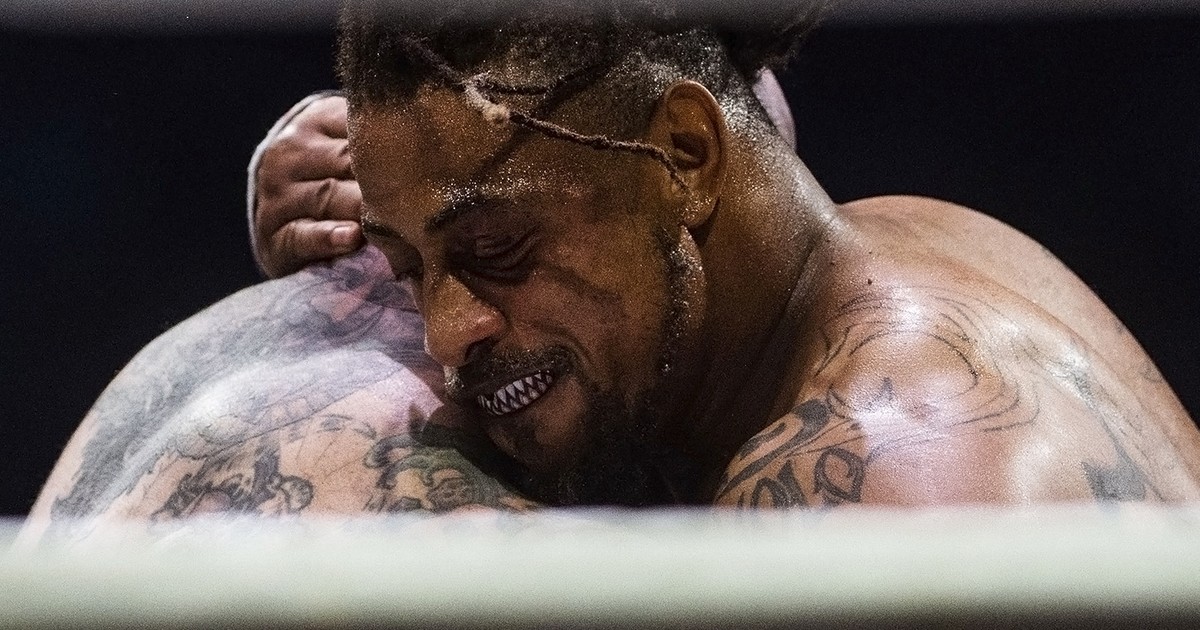 Co za mocny nokaut! Greg Hardy aż stracił przytomność! [NAGRANIE]