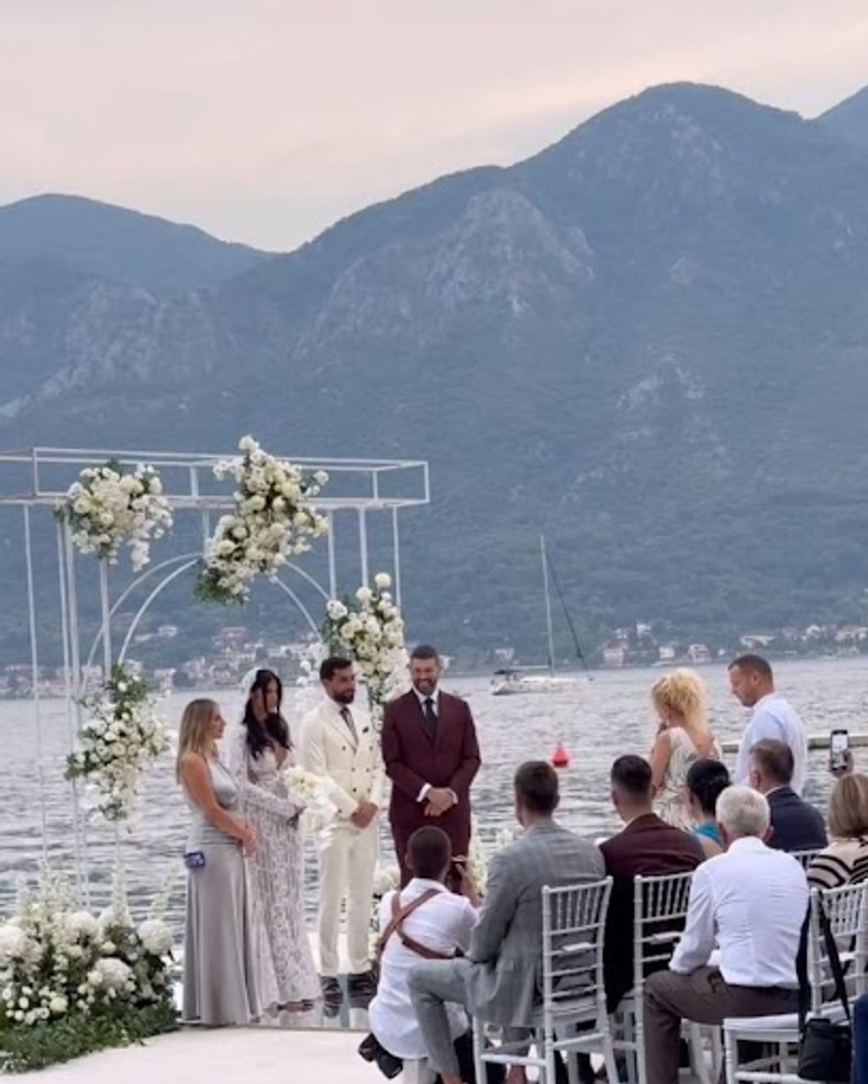 Oženio se sin Veselina Barovića: Svadba kraj obale mora, mlada u uskoj ...