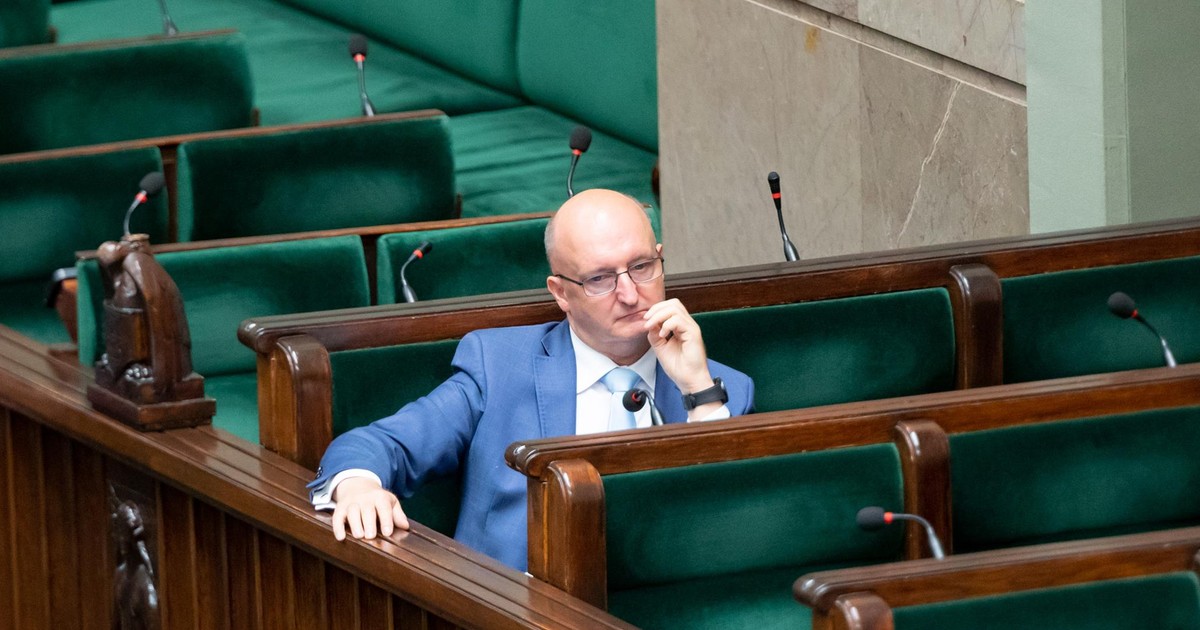 Piotr Wawrzyk od afery wizowej przed komisją. Prześwietliliśmy jego majątek