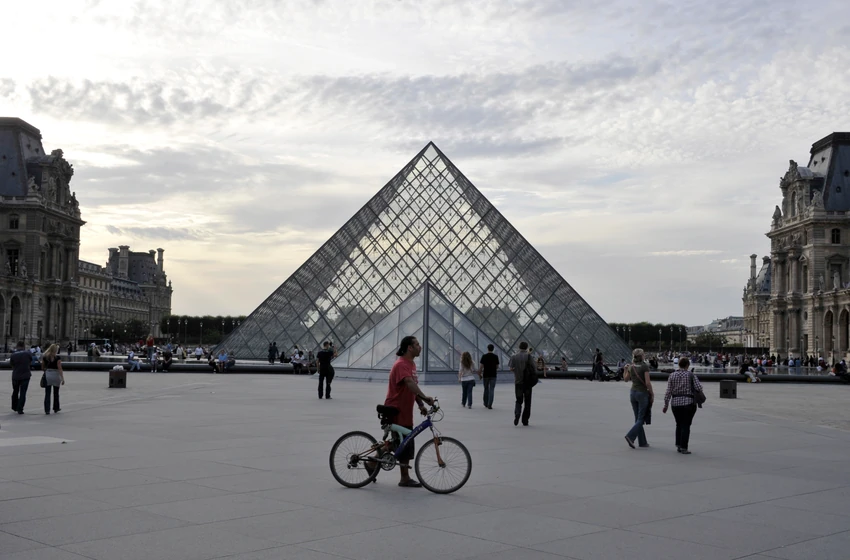 Jo Ming Pej, dizajner staklene piramide Luvra, puni 100 godina - Blic