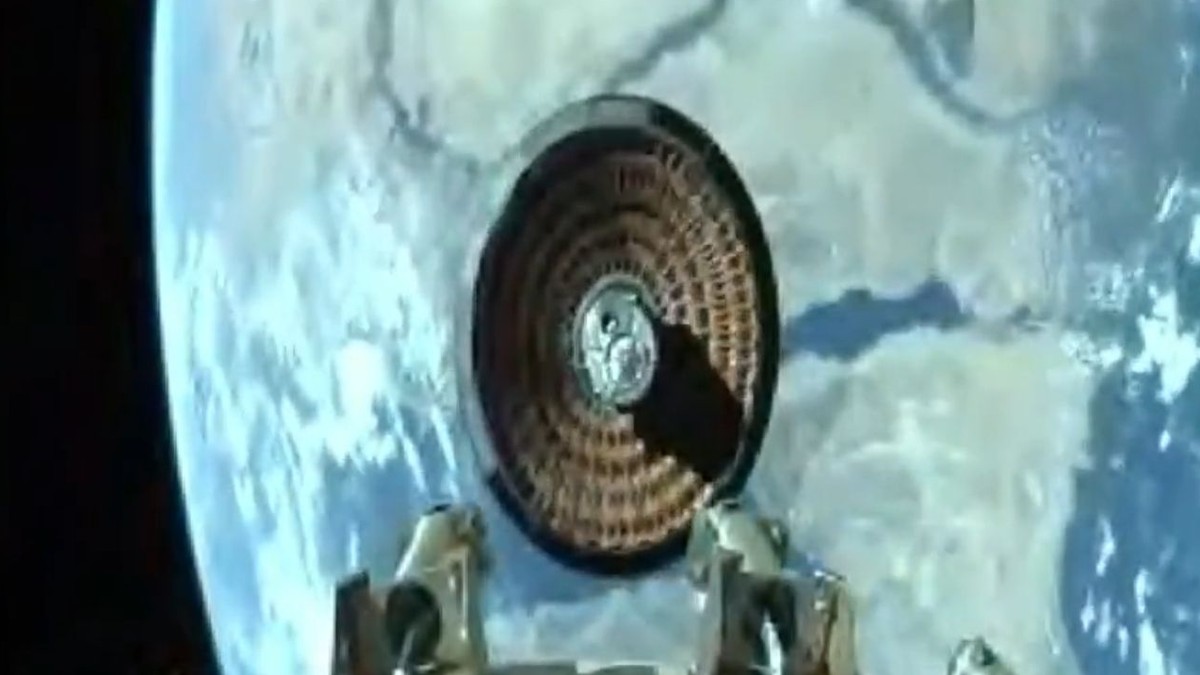 Spokojnie, to nie UFO. To tylko NASA zrzucająca z orbity swój nowy projekt