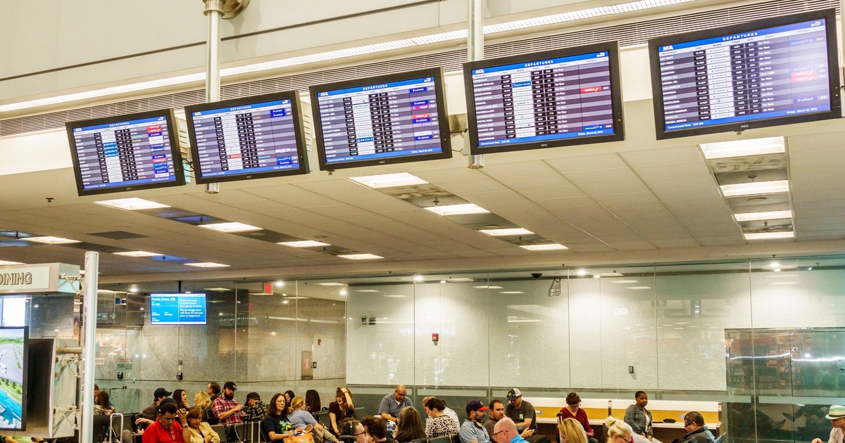 Delayed passengers who challenged each other to races around a Miami ...