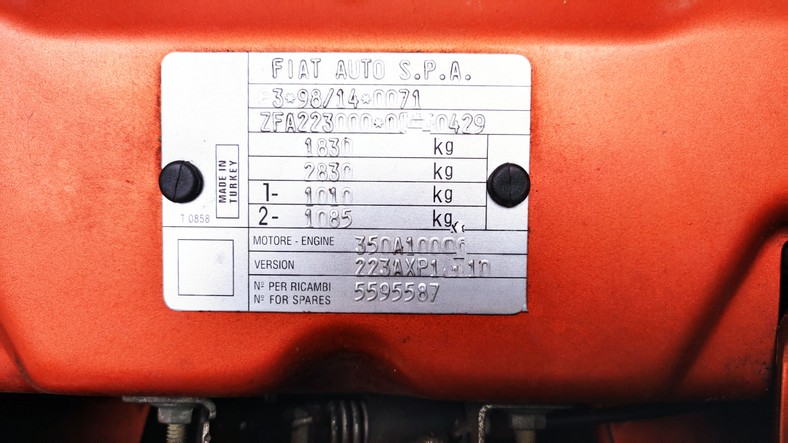 Tabliczka znamionowa auta - to akt urodzenia twojego auta. Czy wiesz ...