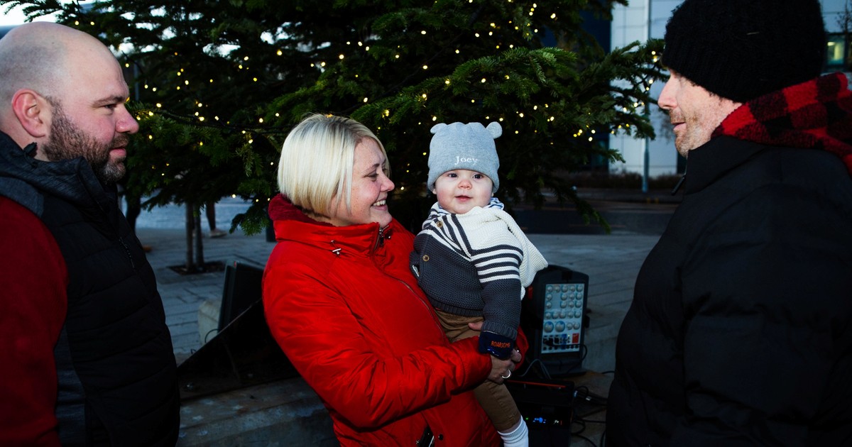 Mały Joey Sharp zapalił świąteczne lampki w szpitalu dziecięcym
