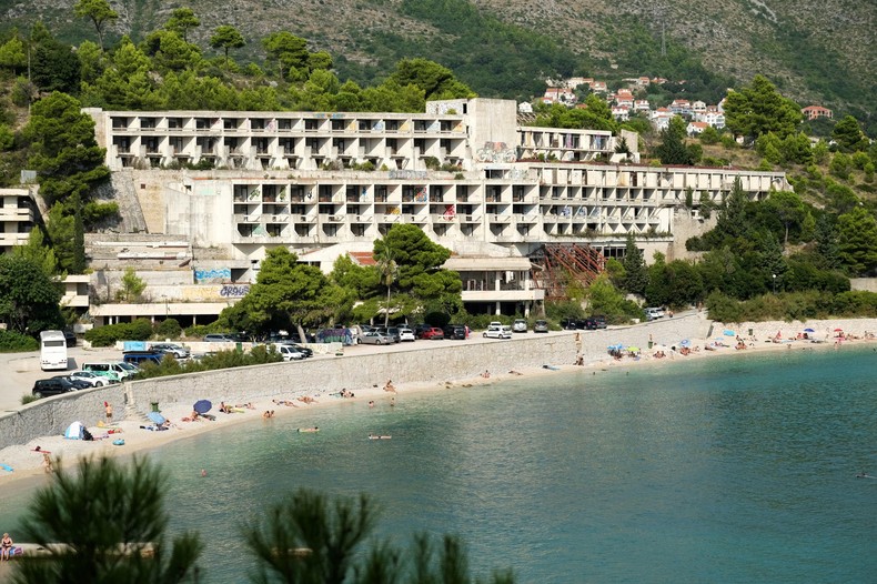 "Pa to je moje prvo more, au kakva: Tuga..." Srbi sa knedlom u grlu ...