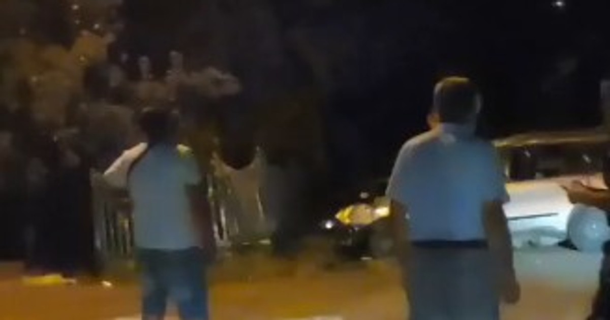 UDARIO KOLIMA U BANDERU, PA POKOSIO PEŠAKE Bahati vozač pobegao sa mesta nesreće u Obrenovcu ...