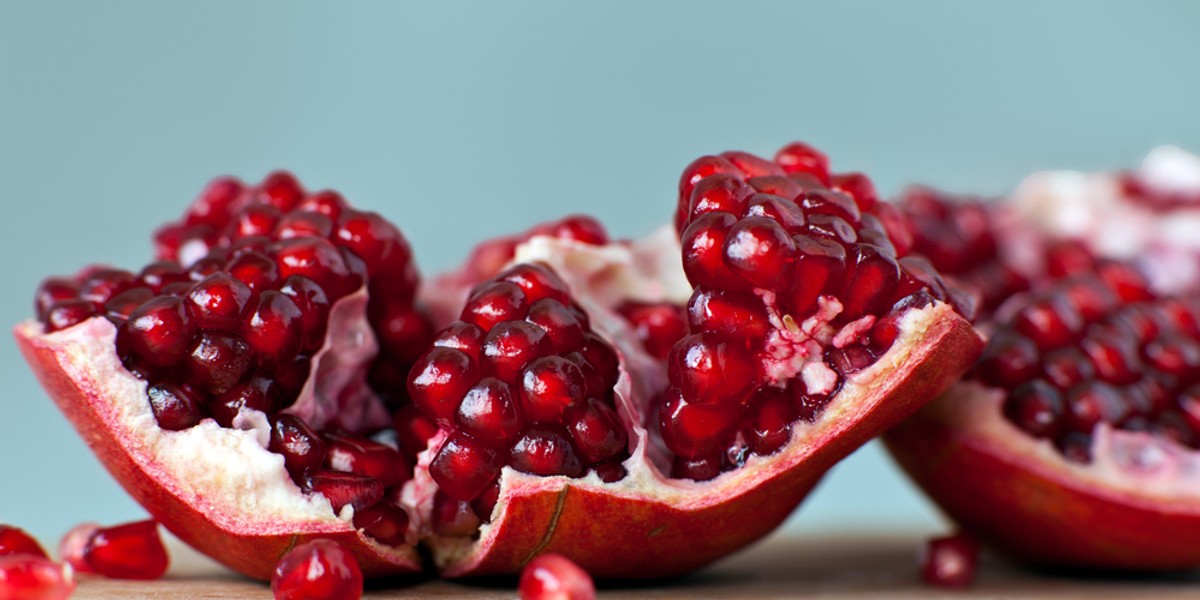 Granat (owoc) - jak jeść i obrać? Właściwości, kalorie i witaminy - Zdrowie