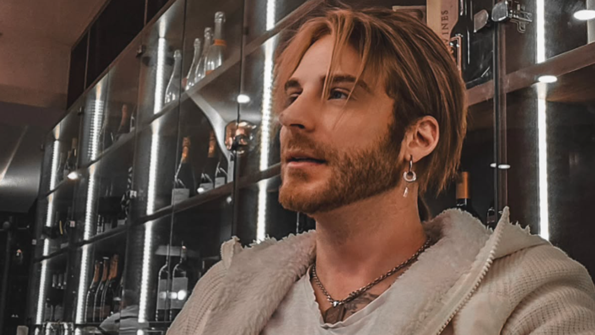 Pevač se razveo nakon osam godina braka, pa napustio rodni grad ...