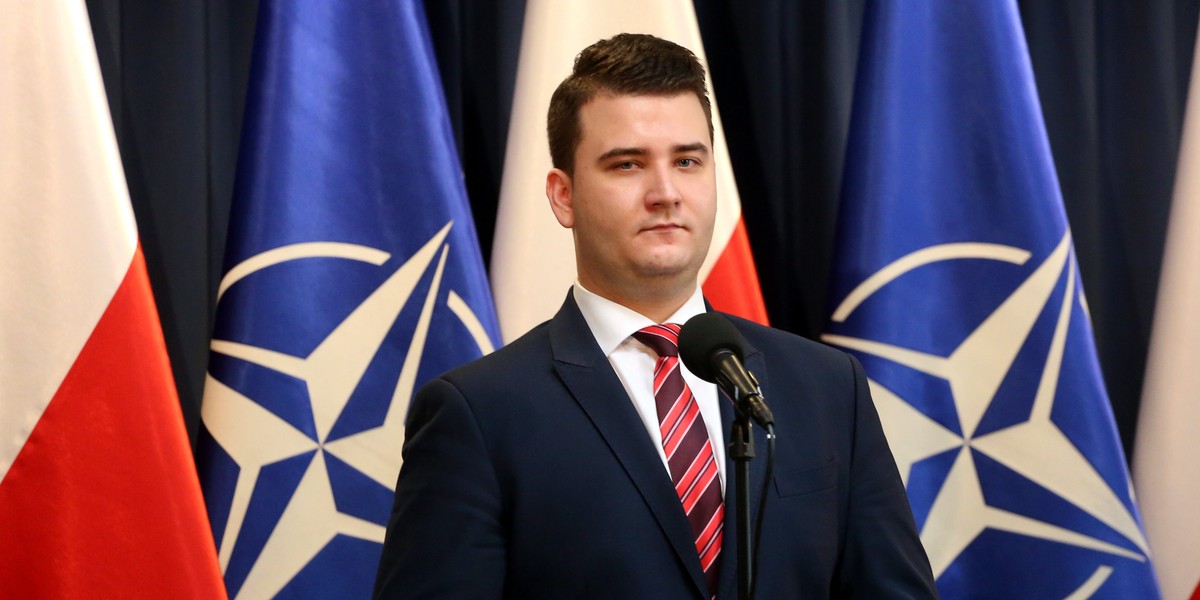 Ile zarabiał Bartłomiej Misiewicz? Ministerstwo Obrony Narodowej ...