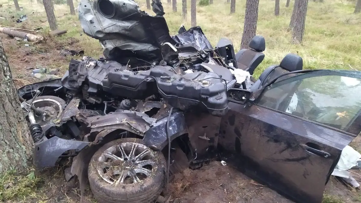 Czarna seria wypadków trwa. Kolejne BMW rozpadło się na części