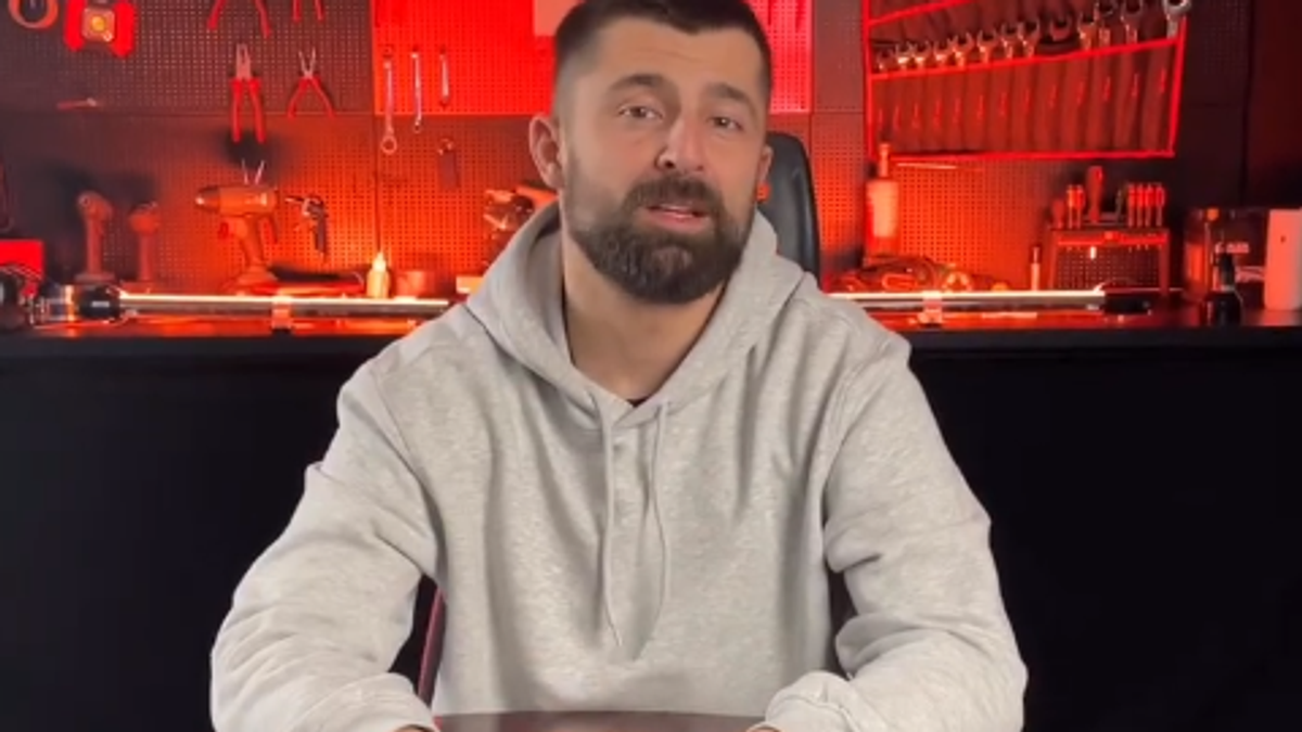 Jutjuber Mirko Rašić nađen mrtav u hali u Surčinu - Blic