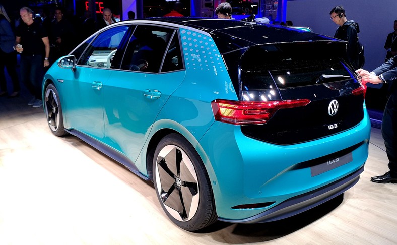 Volkswagen ID.3 1ST już w Polsce. W cenie ładowarka i prąd na rok ...