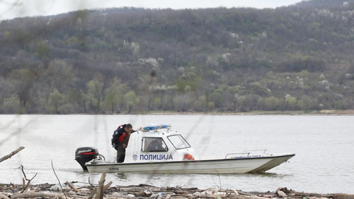 Potraga za osobom koja je upala u reku Drinu - Blic
