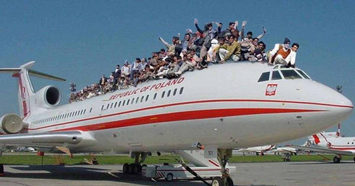 Galeria MEMY o samolocie Szydło z Londynu do Warszawy