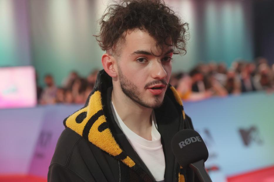 Most érkezett a nagy súlyú közlés Azahriah-tól - Blikk Rúzs