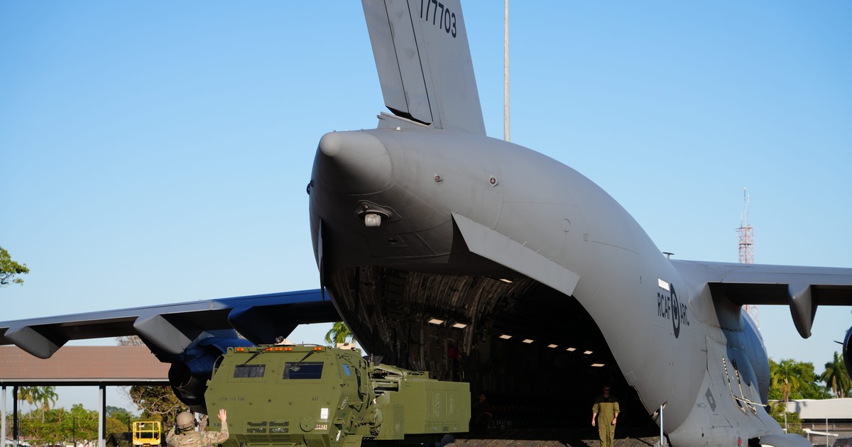The US Army and its allies flew a HIMARS missile launcher in and out for fast, far-reaching ...