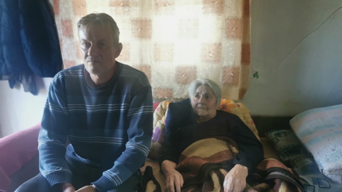 BEZ VODE U 10 KVADRATA SOBICE KOJA PROKIŠNJAVA Dejan sam brine o teško ...