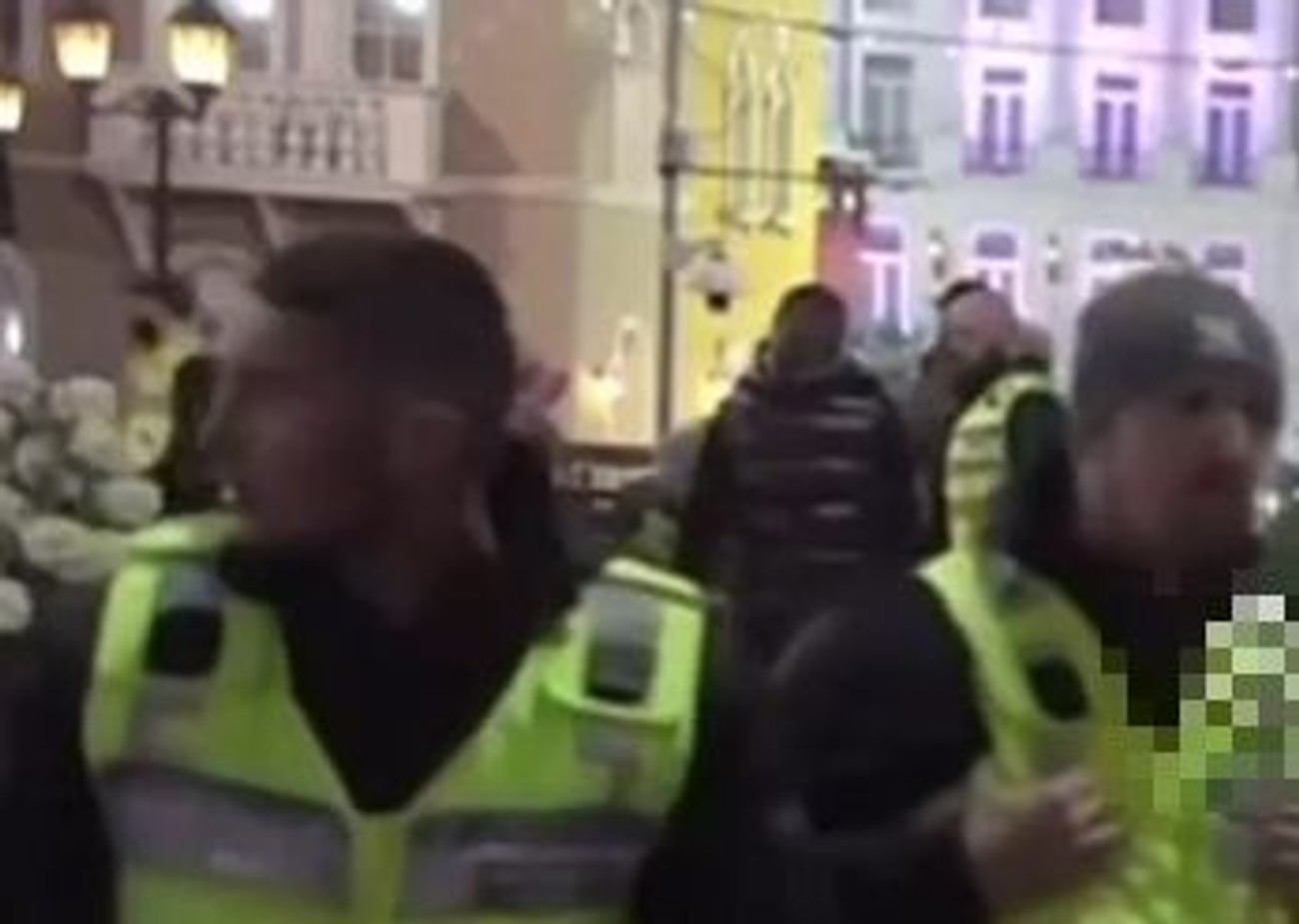 Uroš Stanić se iz sve snage zaleteo i udario u staklo u Eliti ... Uroš Stanić se iz sve snage zaleteo i udario u staklo u Eliti ...