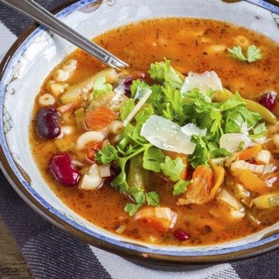 Minestrone (włoska zupa z warzywami) - przepis Magdy Gessler