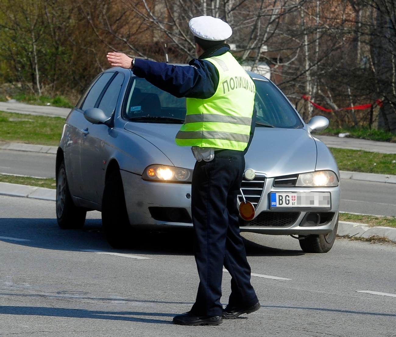 Kazna trenutno isključenje iz saobraćaja i ODUZIMANJE TABLICA: MUP ...