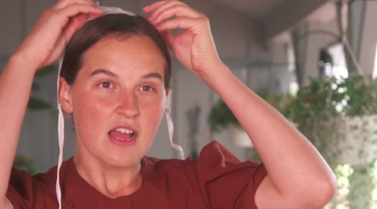 Sara je godinama živela sa Amišima, prvi put otišla kod frizera i ...