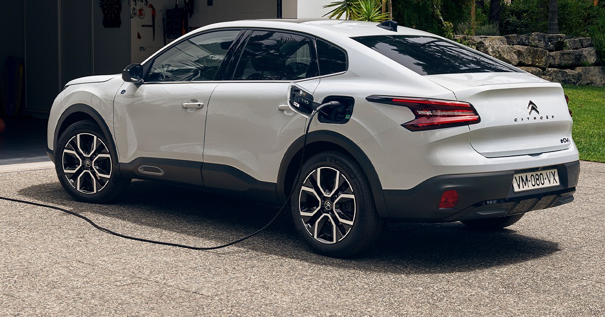 Nowy elektryczny Citroën ë-C4 X - połączenie wielu zalet