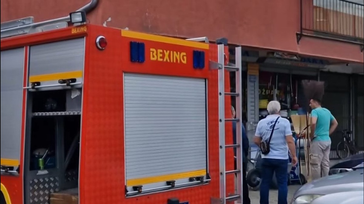 Prve slike tragedije u Ćupriji: Radnika priklještio teretni lift, stradao na licu mesta (Video ...