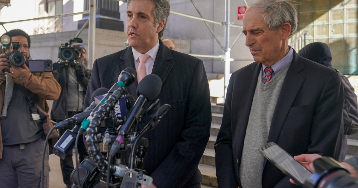 Trump indictment looms closer in NY; grand jurors in Stormy Daniels ...