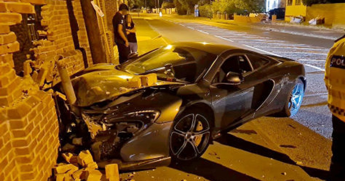 McLaren rozbity na prostej drodze McLaren rozbity na prostej drodze