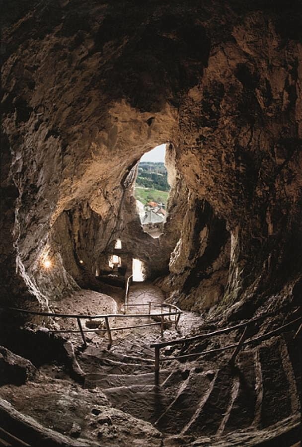 Predjama - zamek w jaskini, Predjamski Grad, Słowenia historia, cennik ...