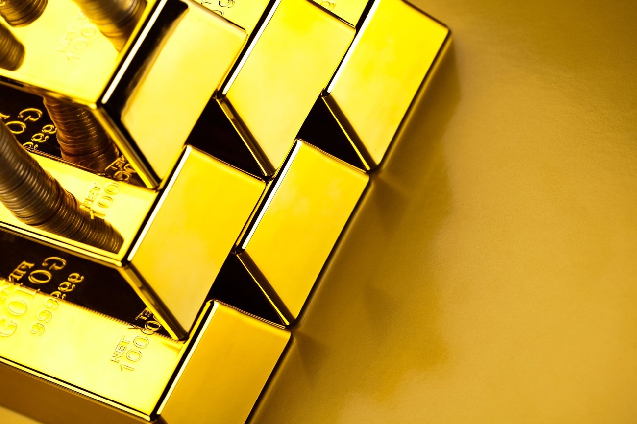 DOK INDUSTRIJA PADA, CENA ZLATA RASTE Plemeniti metal još jednom ...