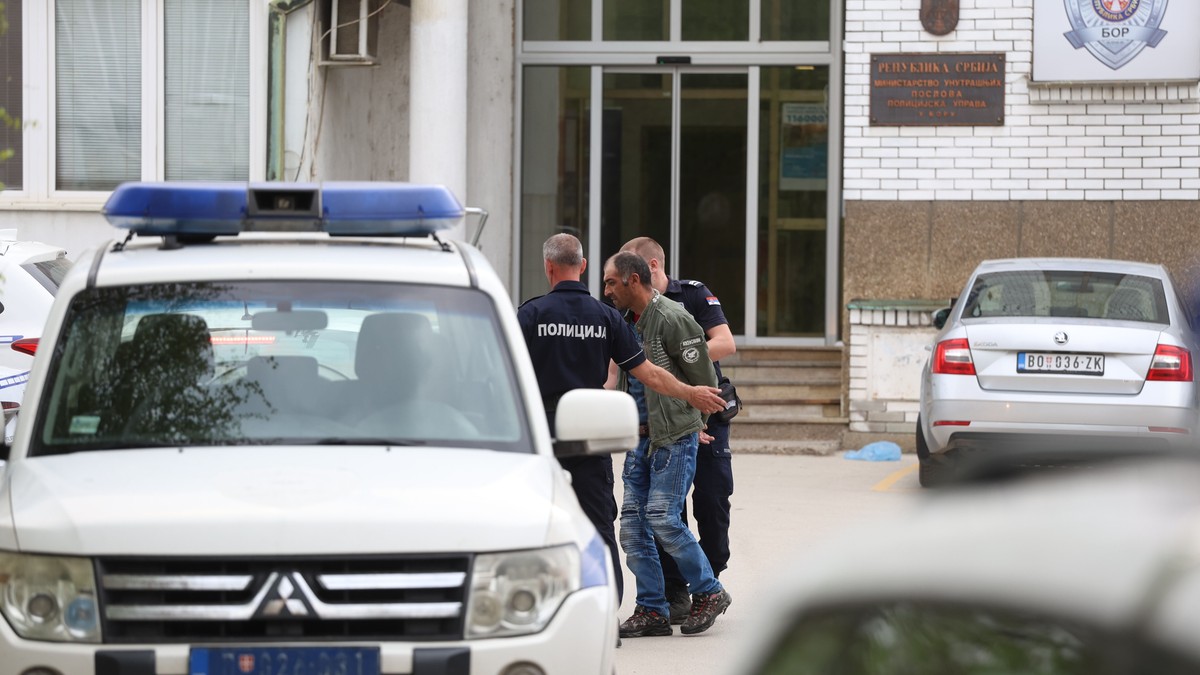 Brat osumnjičenog za ubistvo Danke izveden iz policijske stanice u Boru - Blic