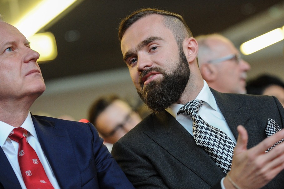 „Sebastian Kulczyk doszedł do fortuny roznosząc ulotki”. Nareszcie ...