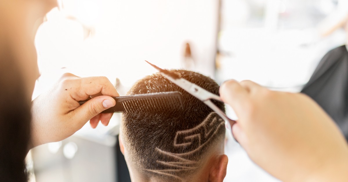 A barátom felesége arra kért, hogy vágassam le a hajam az esküvőjük ...