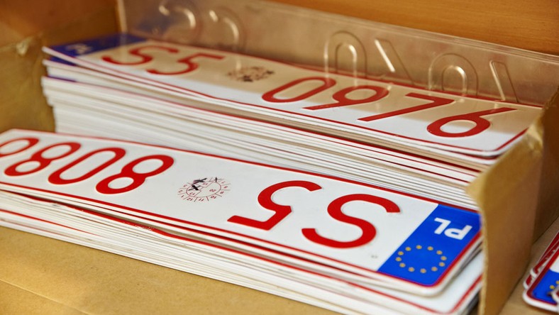 Już w lipcu pojawią się profesjonalne tablice rejestracyjne