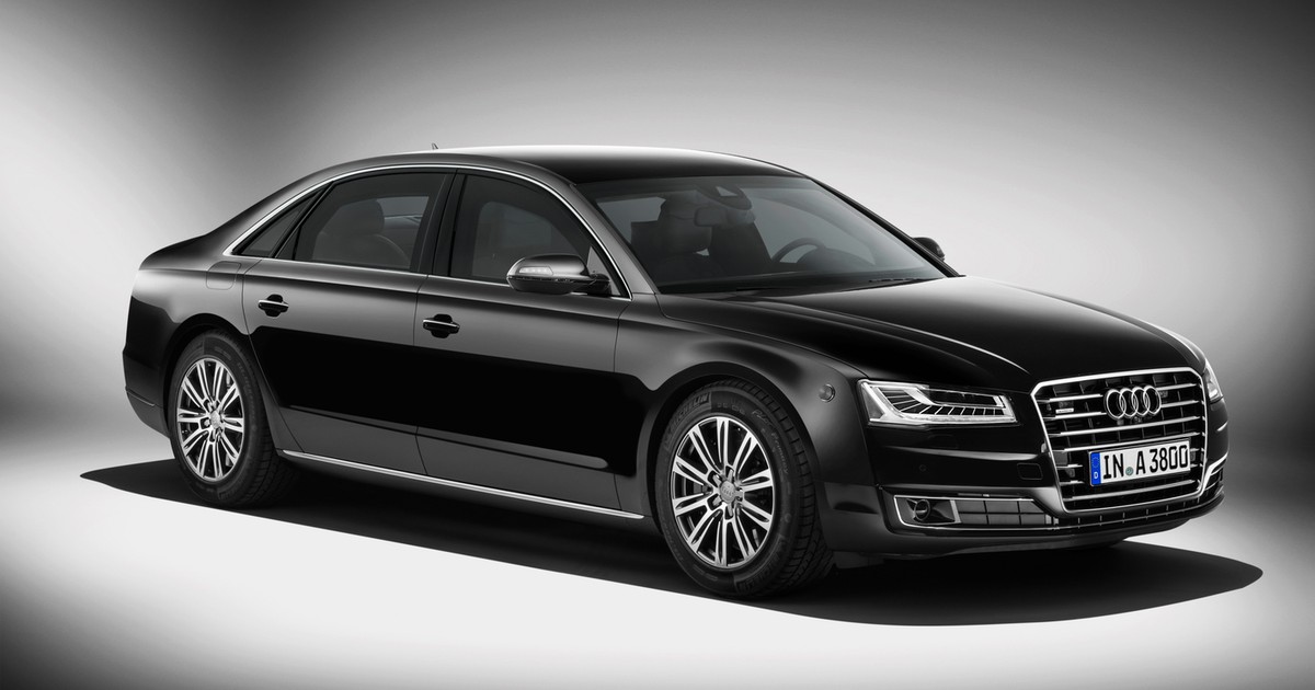 Rozbite rządowe Audi A8 - opancerzony pojazd za 2,5 mln zł do kasacji?