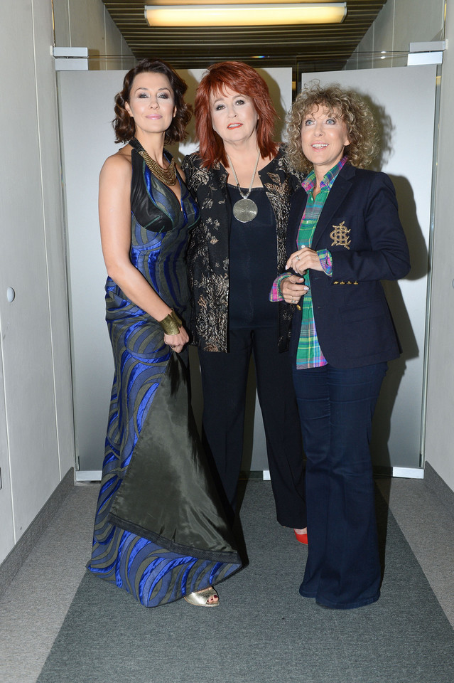 Anna Jurksztowicz i Katarzyna Nosowska na benefisie Danuty Błażejczyk - Plejada.pl