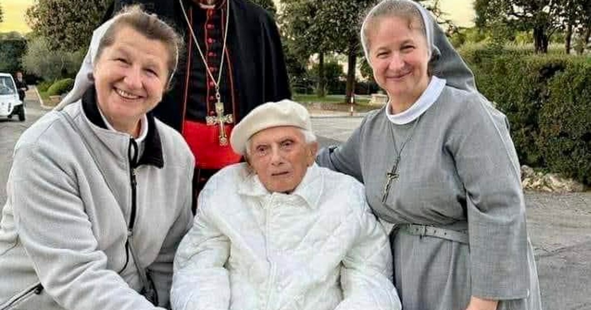 Tak dziś wygląda Benedykt XVI. Emerytowany papież mocno się zmienił ...