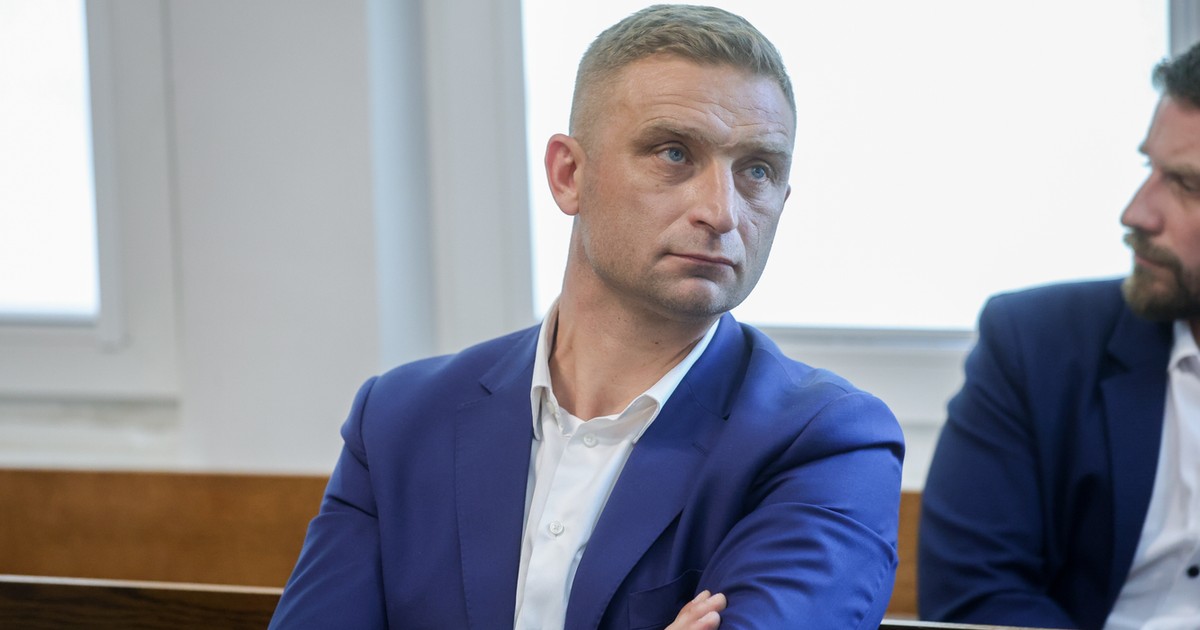 Robert Bąkiewicz ułaskawiony przez Andrzeja Dudę. Za to został skazany ...