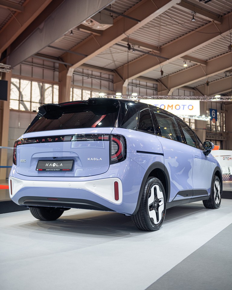 Arcfox już w Polsce. Nazwa na to nie wskazuje, ale to chińska marka. W Poznaniu pokazała aż 3 auta