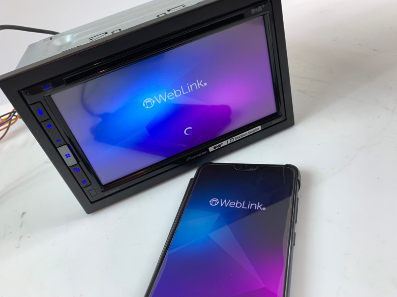 WebLink czyli podłącz telefon do radia