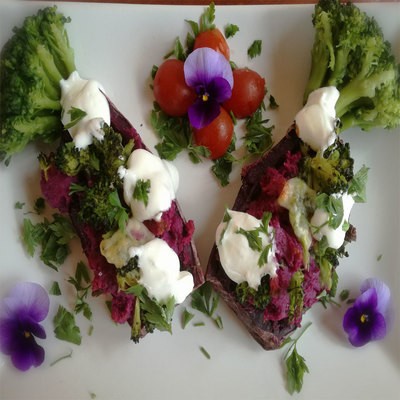 Lila batáta brokkolival töltve recept