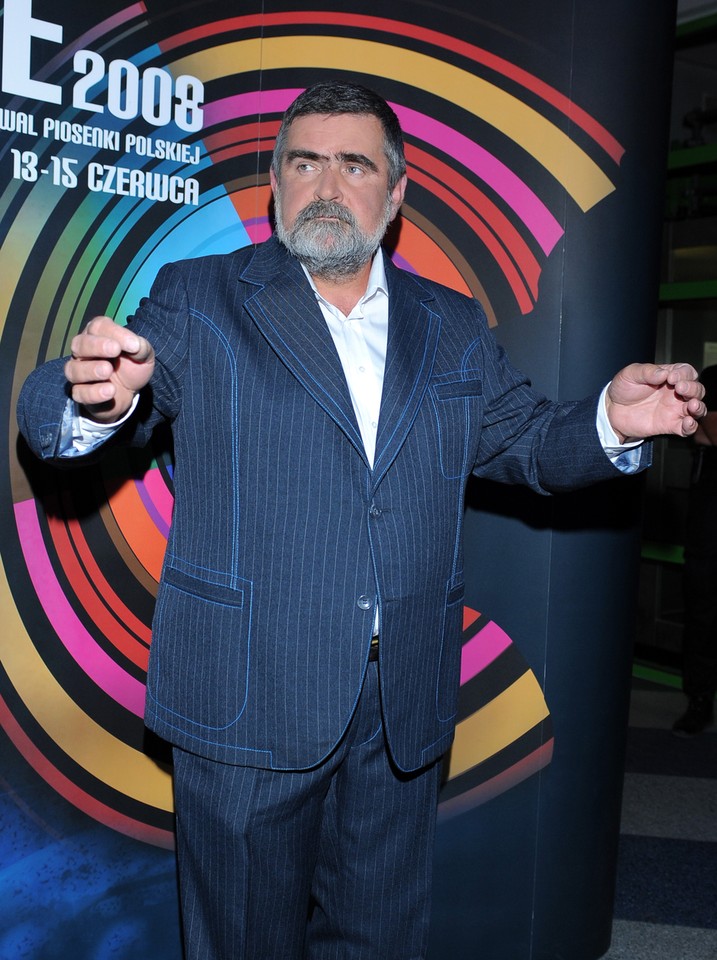 Broda Janusza Rewińskiego w niebezpieczeństwie - Kobieta